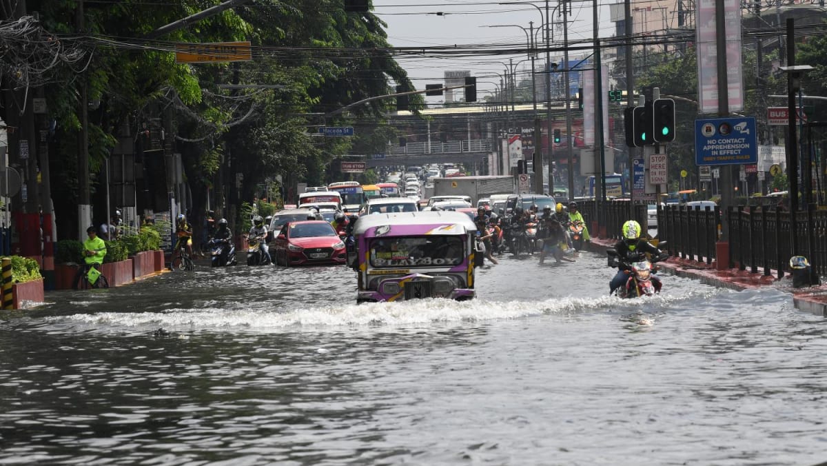 Thousands flee as storm hits southern Philippines - TODAY