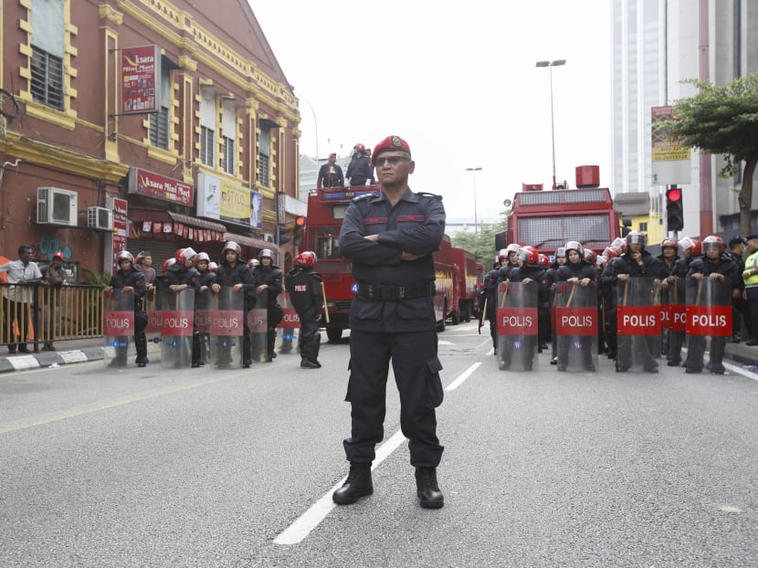 Gallery: Thousands begin march to Padang Merbok as police keep close ...