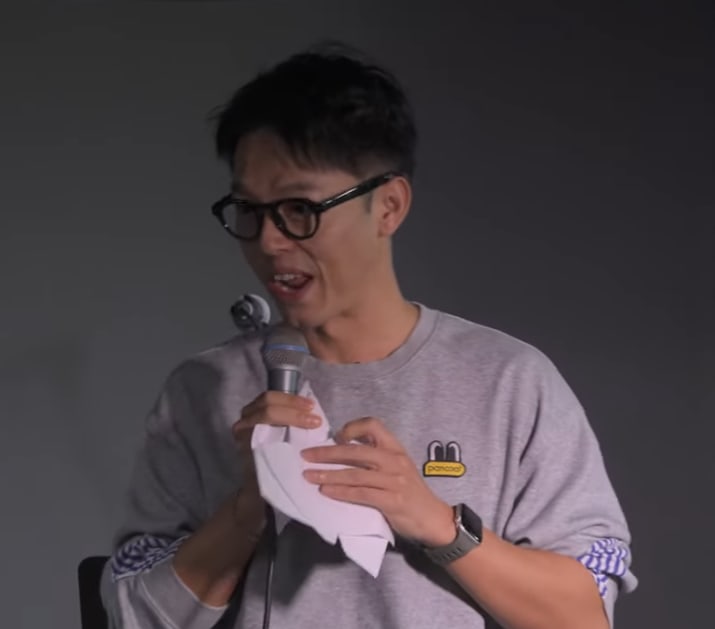 Chinese Radio DJs Try Their Hand At Stand-Up Comedy In English - 8days