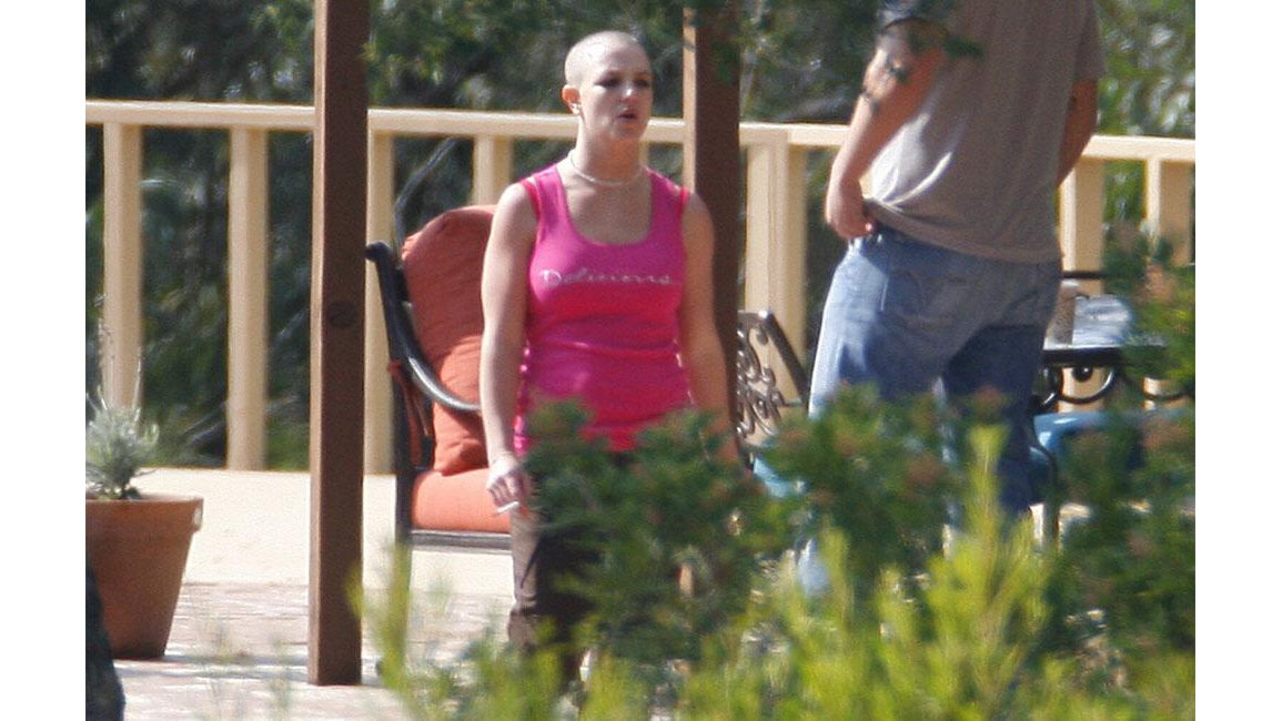 britney umbrella attack