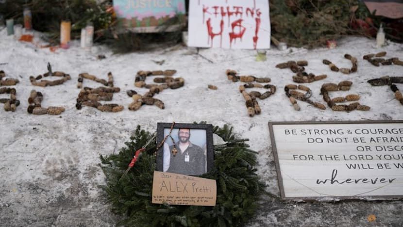 Trump officials dig in on Minneapolis shooting narrative despite video ...