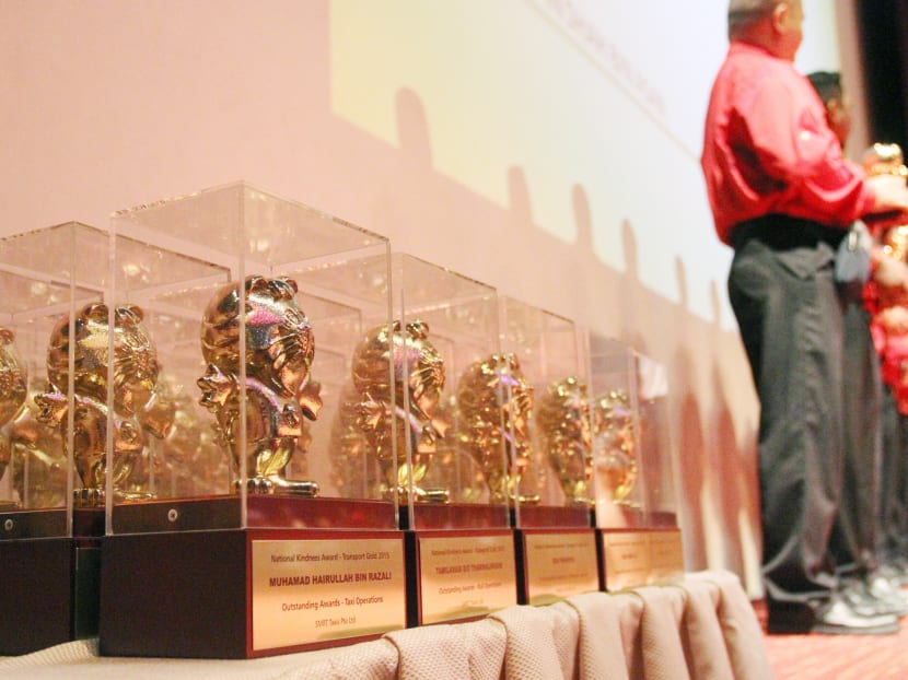 417 service staff in public transport awarded for kindness - TODAY