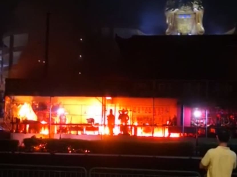 Fire breaks out at temple in Admiralty, resident from nearby elderly ...
