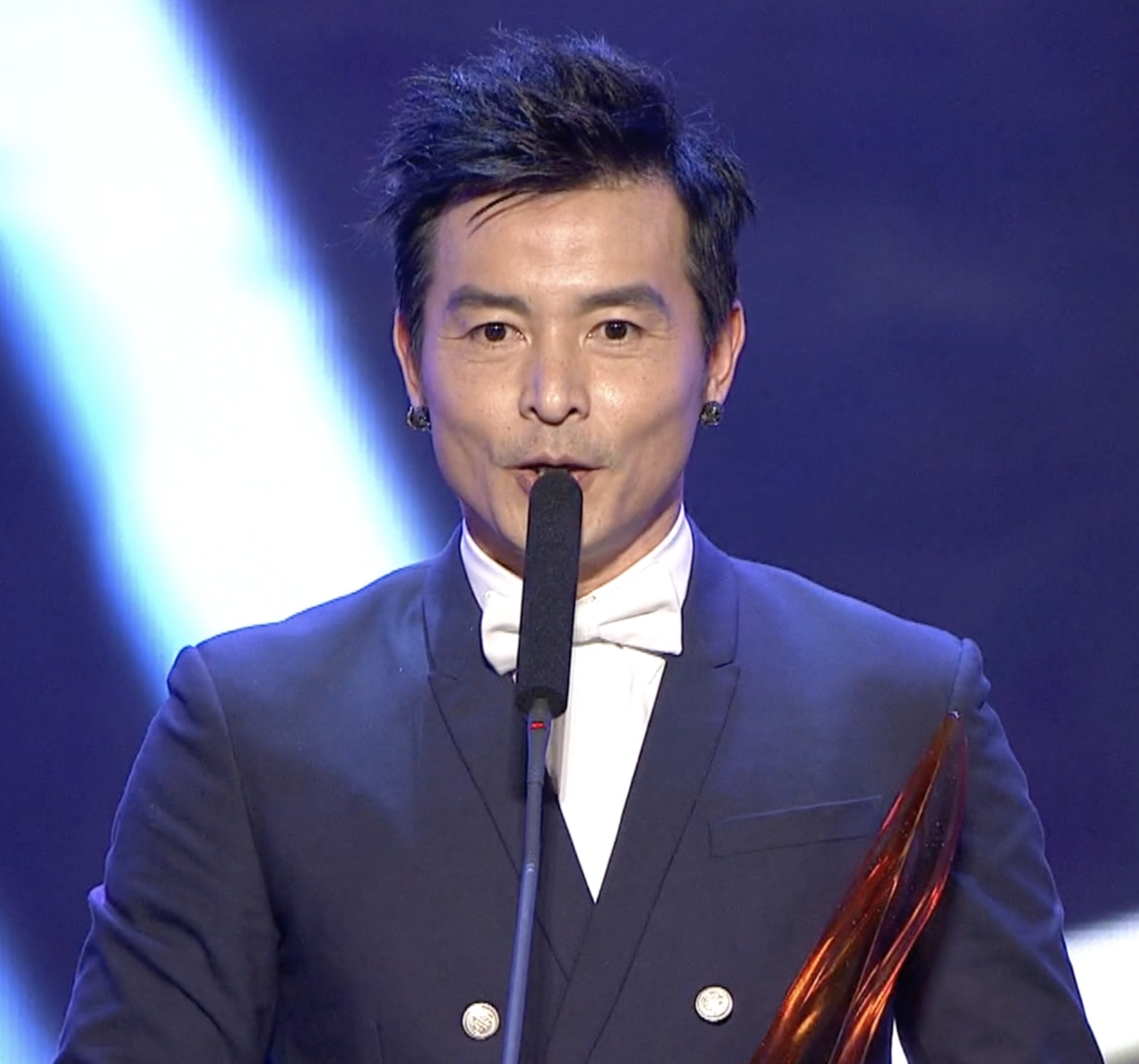 Christopher Lee Wins 4th Golden Bell Award, Now Has More Golden Bell ...