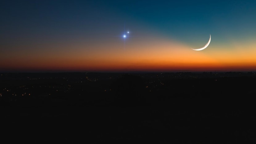 Moon and Saturn to move closer together, appear to 'touch' in late July ...