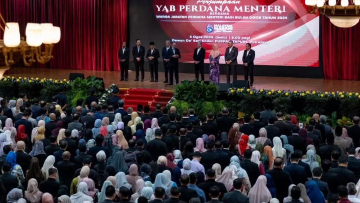 Penjawat awam di Malaysia digesa pertingkat prestasi selari kenaikan gaji - BERITA Mediacorp