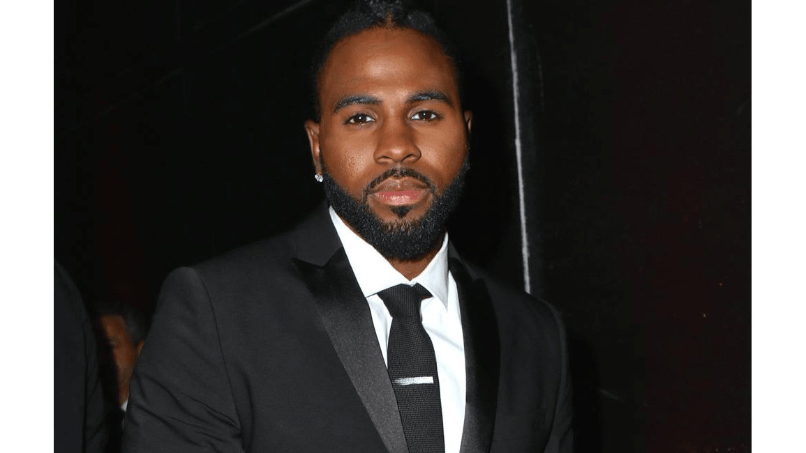 Jason Derulo demands apology from airline - 8days