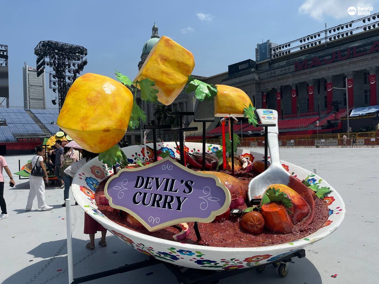 国庆庆典大型道具还原60年代风貌 仔细一看超用心！ - 8world