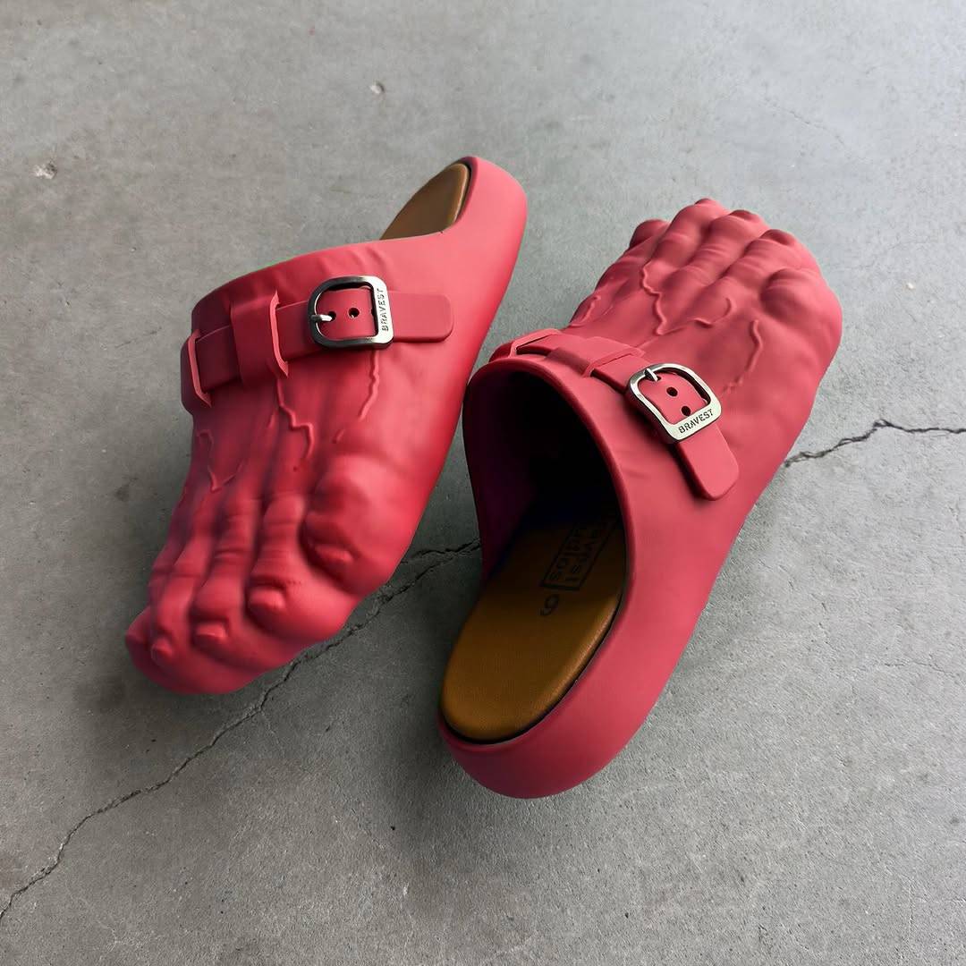 红巨人拖鞋来啦，穿上它你也能变 Red Hulk！ - vibes by 8world