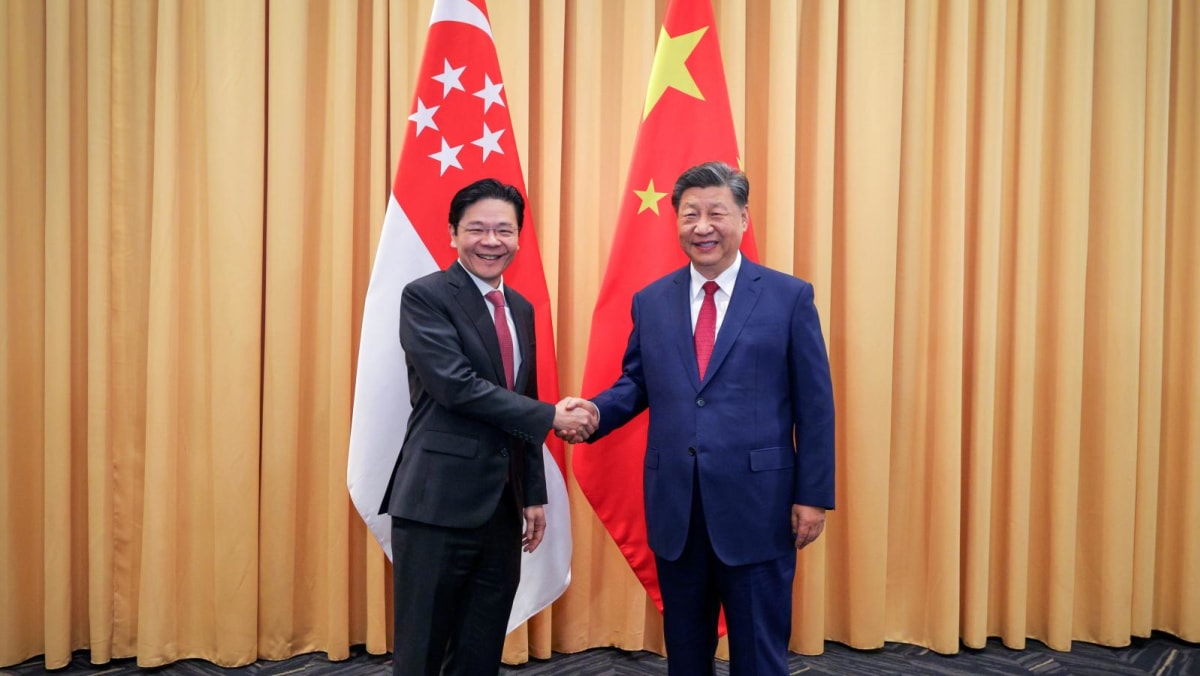 PM Lawrence Wong meets Chinese President Xi Jinping at APEC summit - CNA