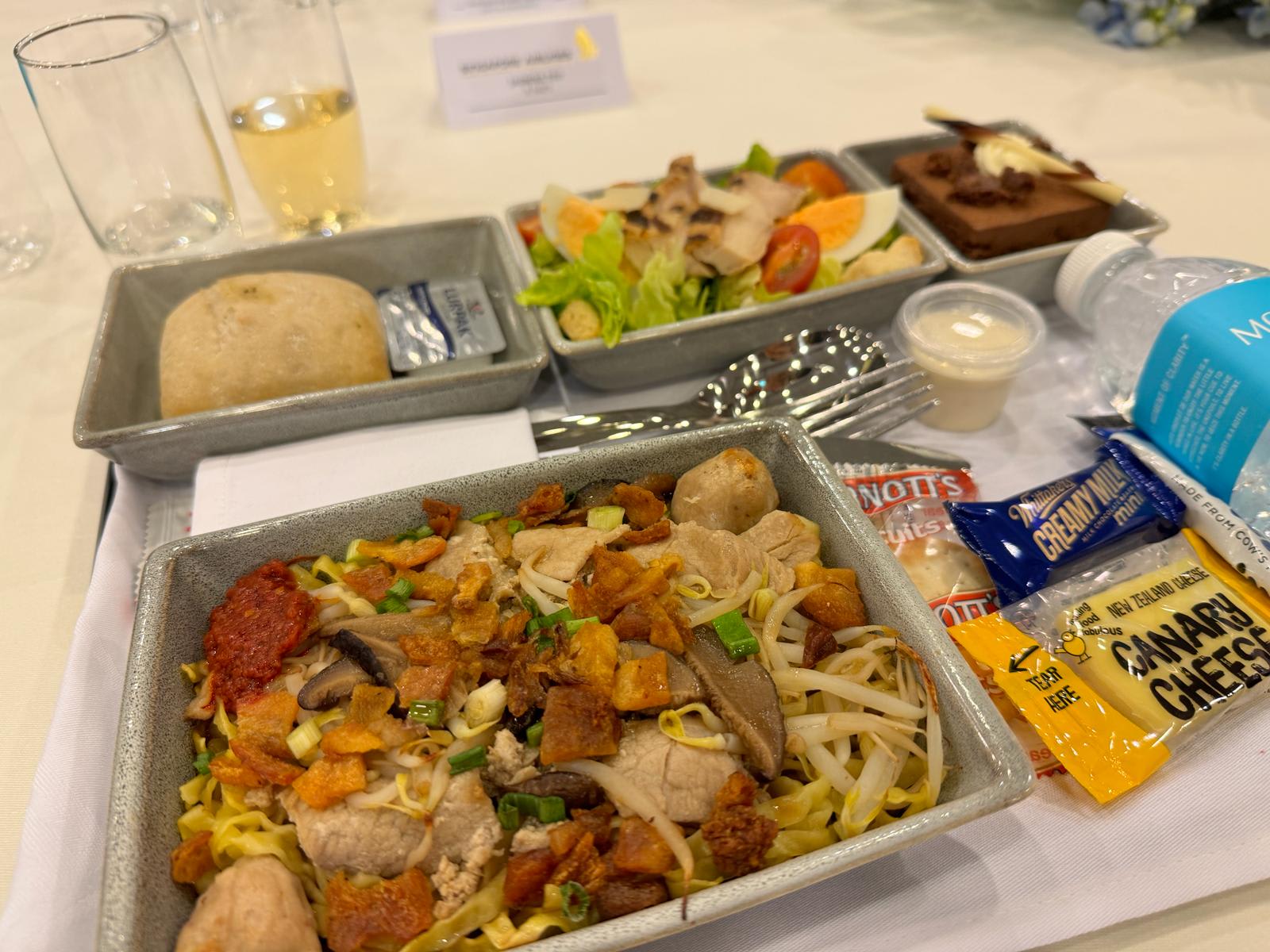 Singapore Airlines Premium Economy: New Meals, Bigger Portions On Porcelain Tableware Instead Of ...
