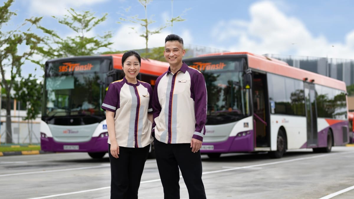 புதிய சீருடைகளில் SBS Transit ஊழியர்கள் - Seithi Mediacorp
