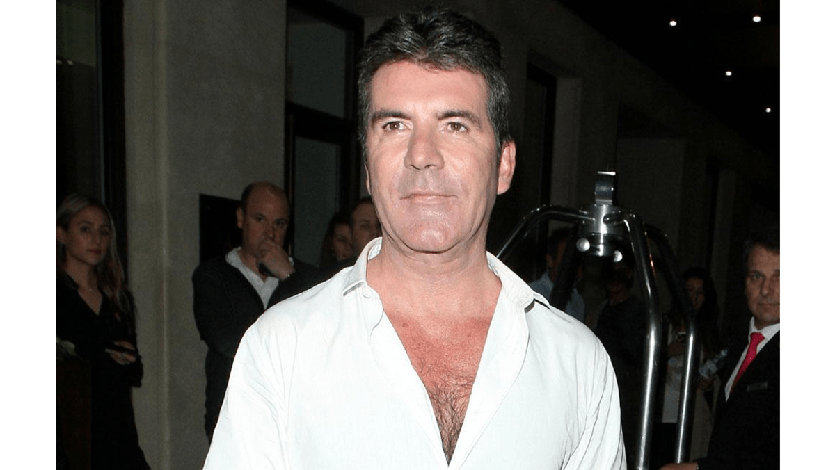Simon Cowell lives in constant fear - 8days