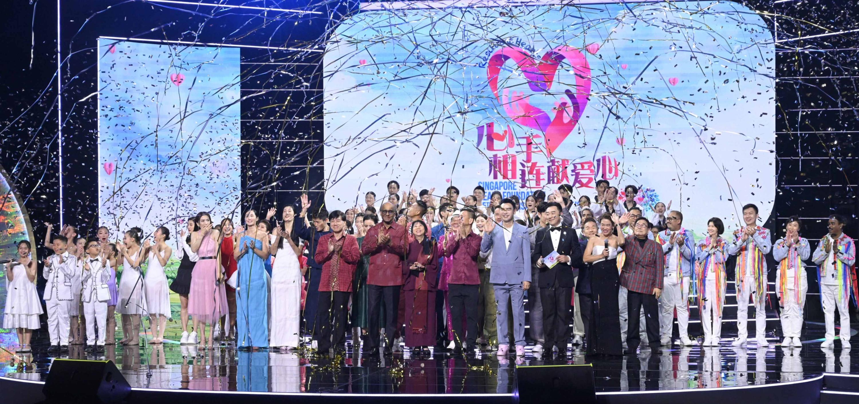 陈雷、钟镇涛等海内外艺人献艺，《心手相连献爱心》筹逾260万新元 - vibes by 8world