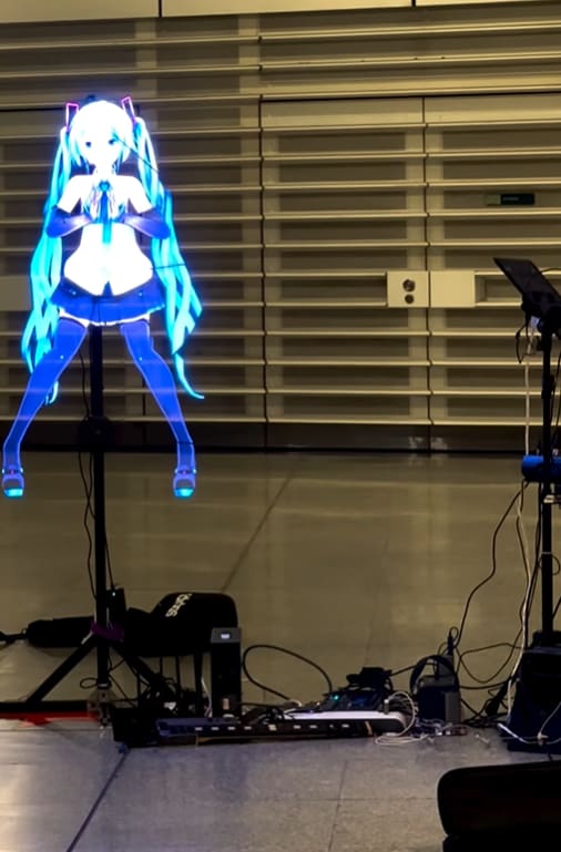 Busker Seen Performing With Dancing Hologram At Dhoby Ghaut MRT Station ...