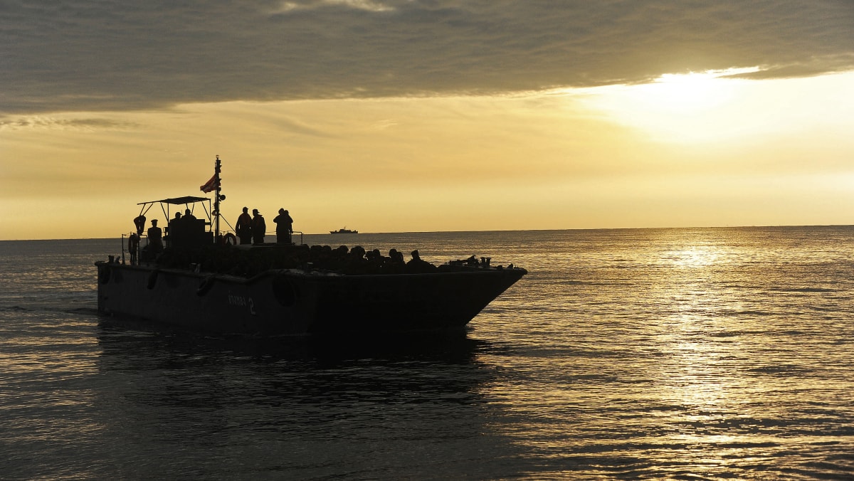 14 askar tentera laut Thailand cedera, kapal terkena tembakan meriam ...