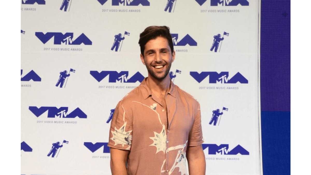 Josh Peck to be dad for first time - 8days