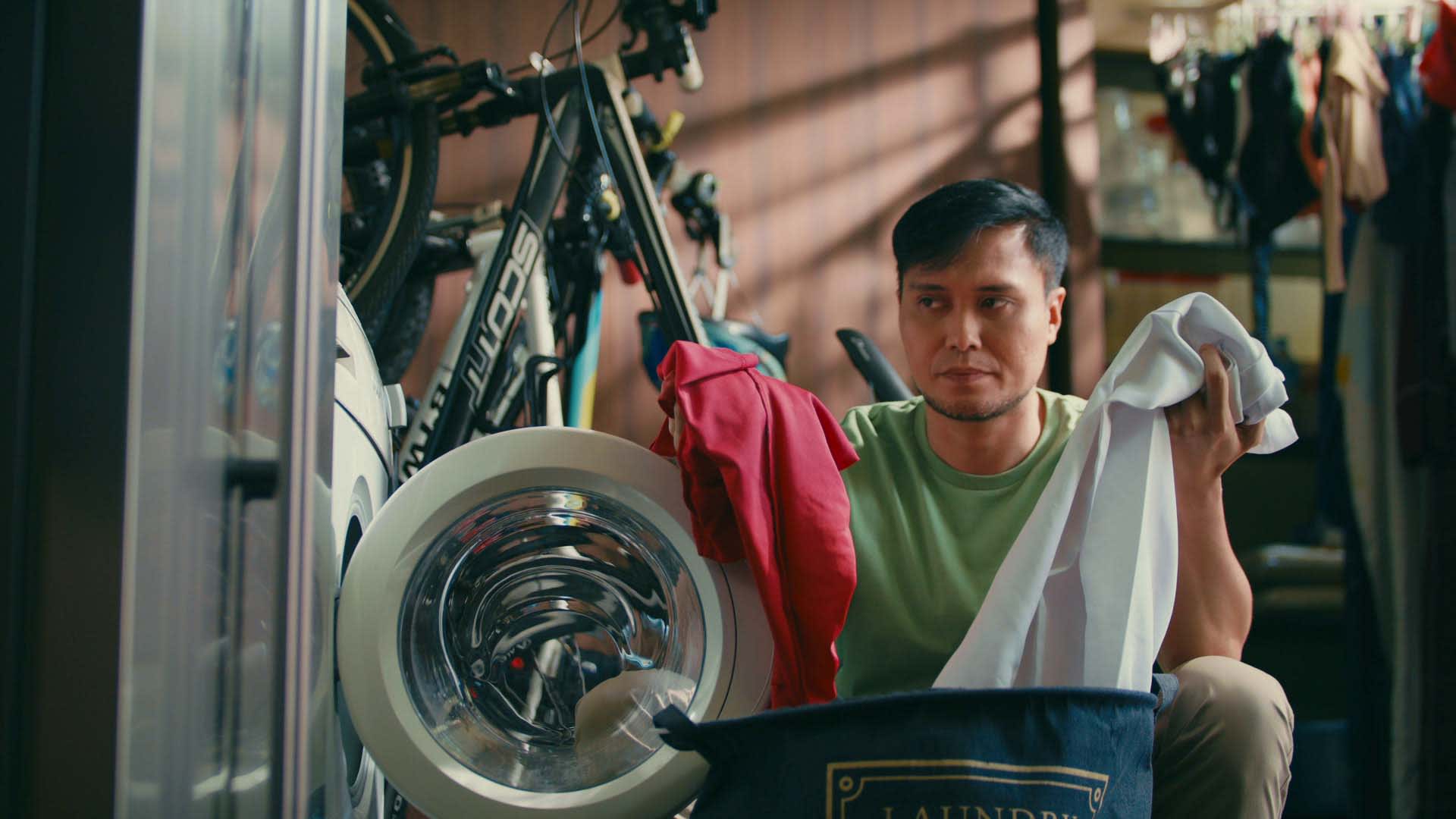 How Lion Mums Star Fir Rahman Copes Being Away From His Four Kids While ...