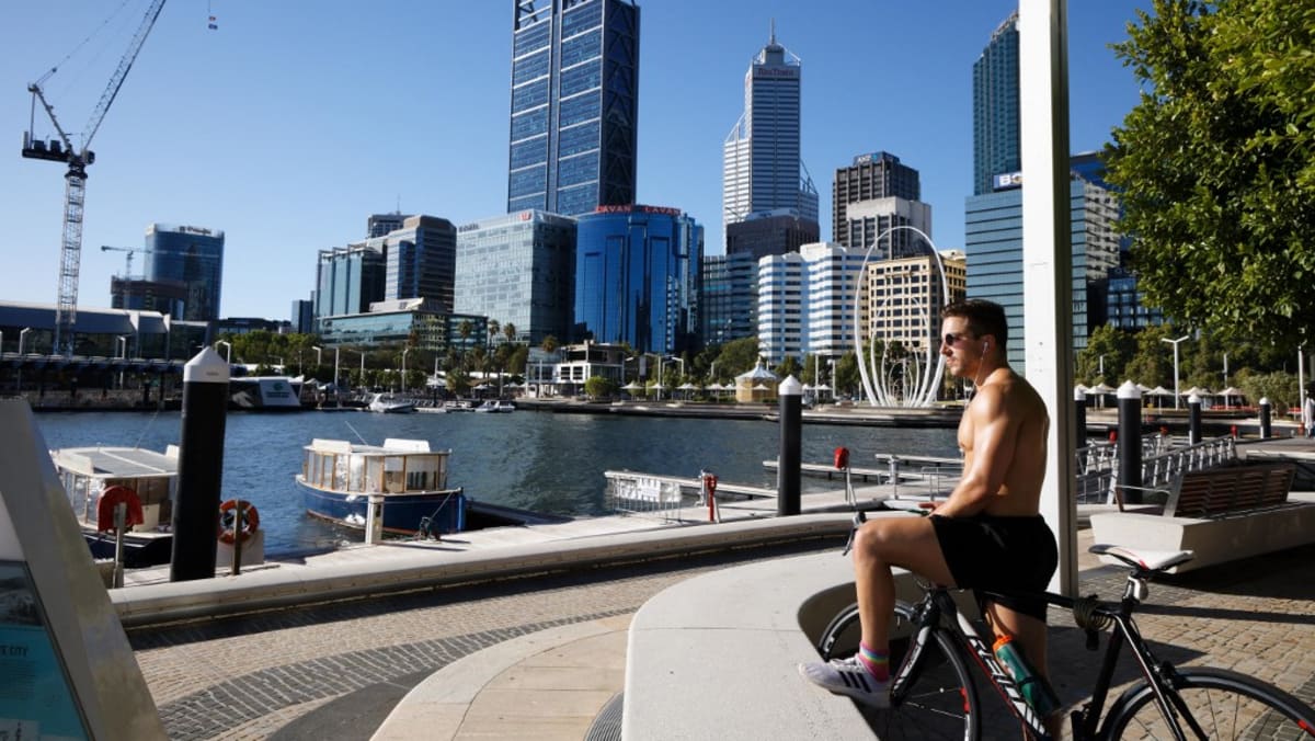 Perth orders new lockdown after virus escapes quarantine hotel - TODAY