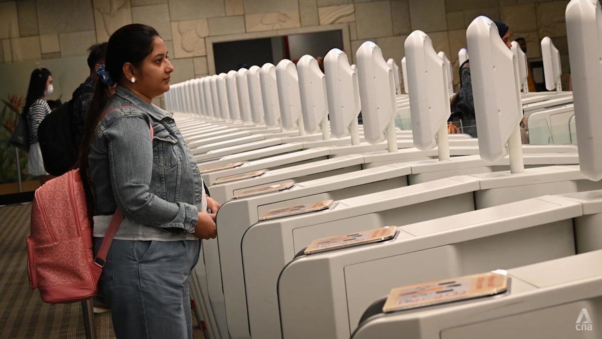 Singapore fully rolls out passport-less immigration clearance at Changi ...