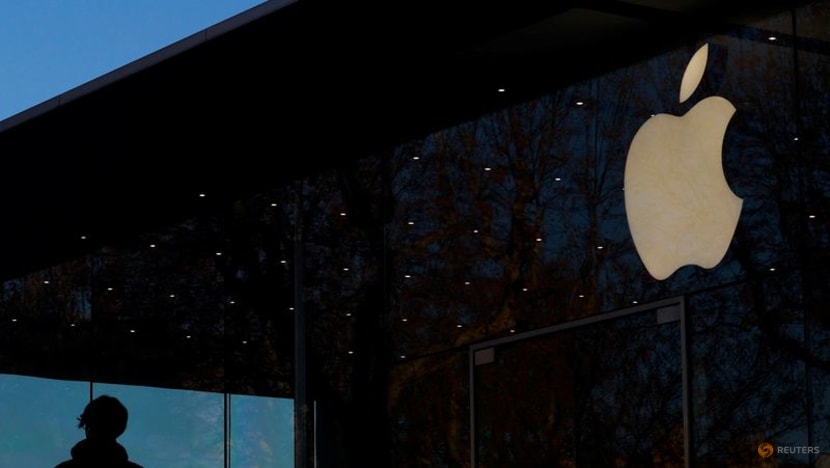 UK, US hold private talks to resolve Apple encryption order, Bloomberg ...