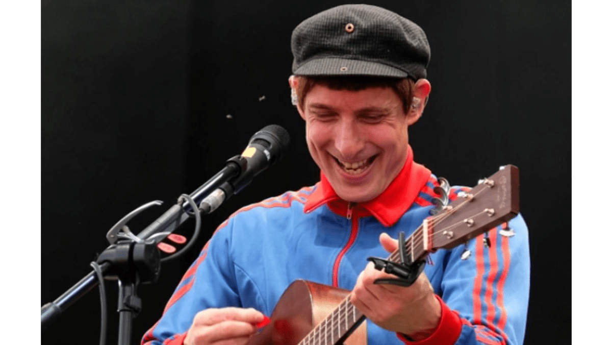 Gerry Cinnamon got top tips on fame from Liam Gallagher - 8days