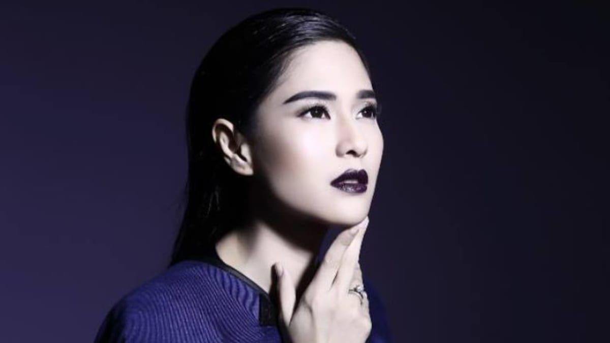 Sedap suara pelakon Dian Sastro apabila bacakan ayat suci Al Quran ...