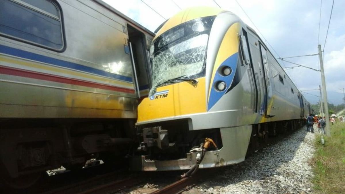 Kereta api KTM, ETS bertembung, 3 penumpang cedera - BERITA Mediacorp
