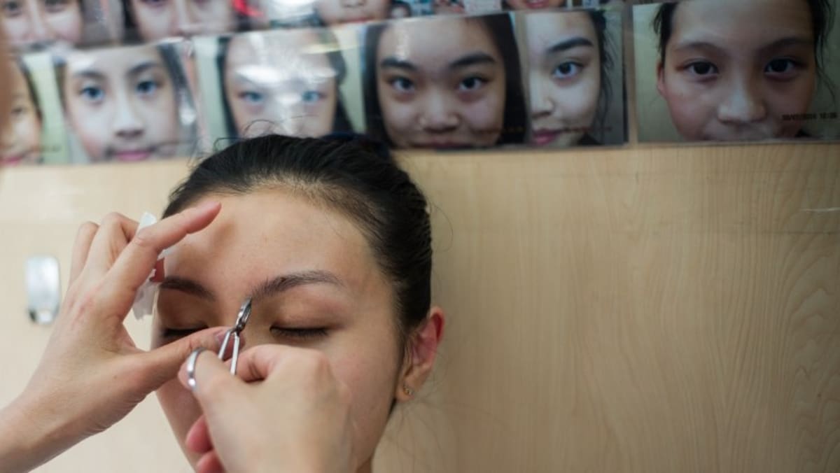 downturned eyebrows face reading