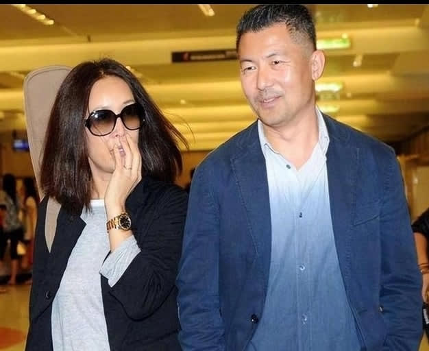 Husband Of Na Ying Denies Affair After Video With Woman at Bar Goes ...