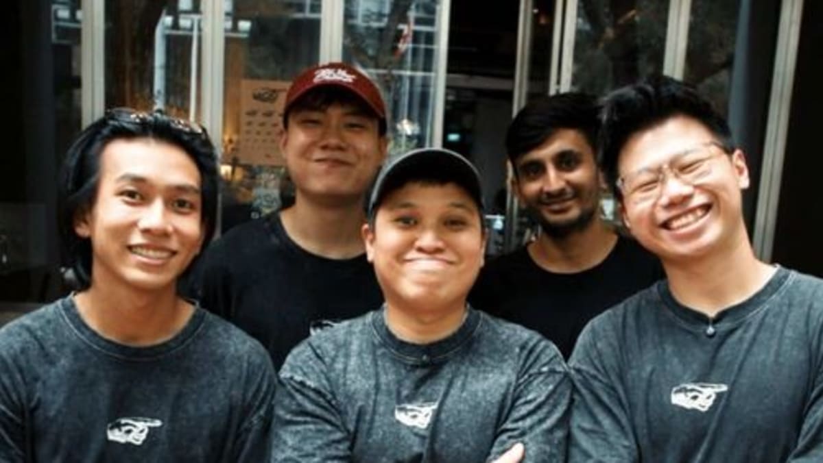 A former special ops police officer and a chef from Two - 8days