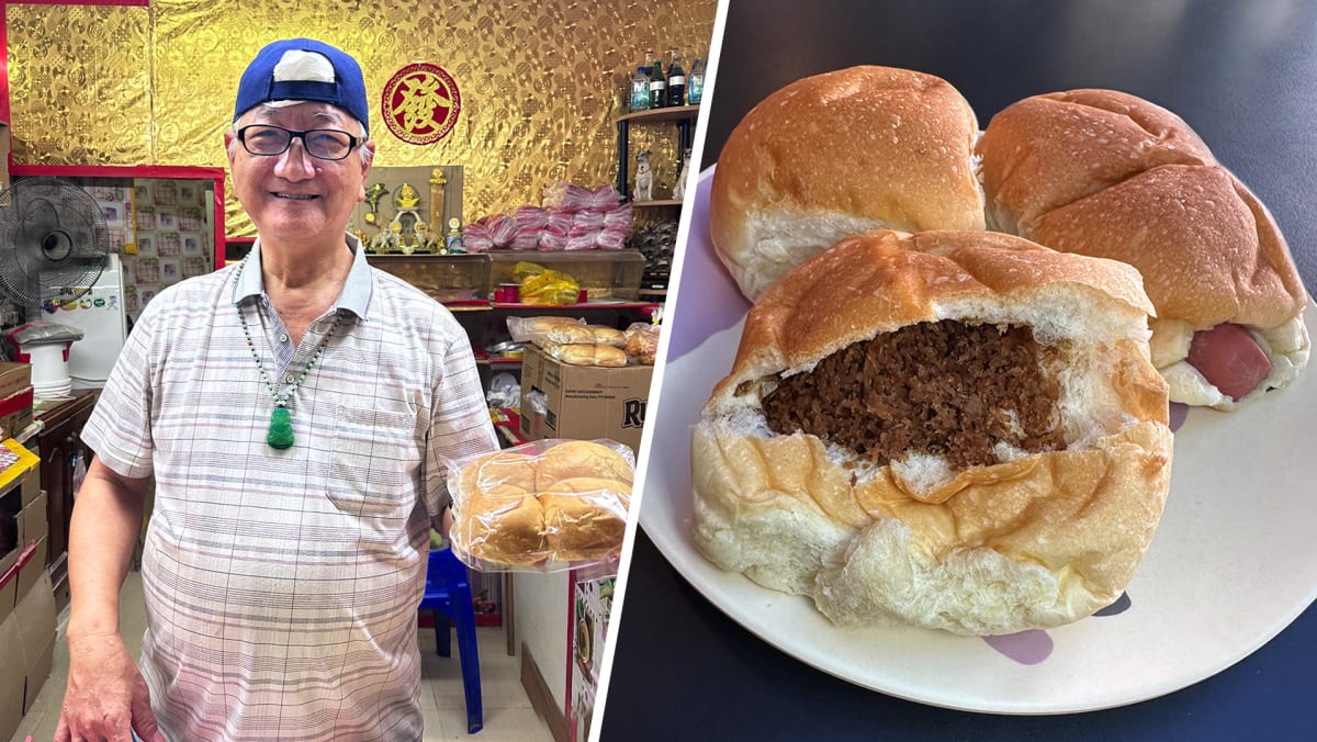 Bakery That Opens Just 4 Hours A Day Sells Old-School Curry & Coconut ...