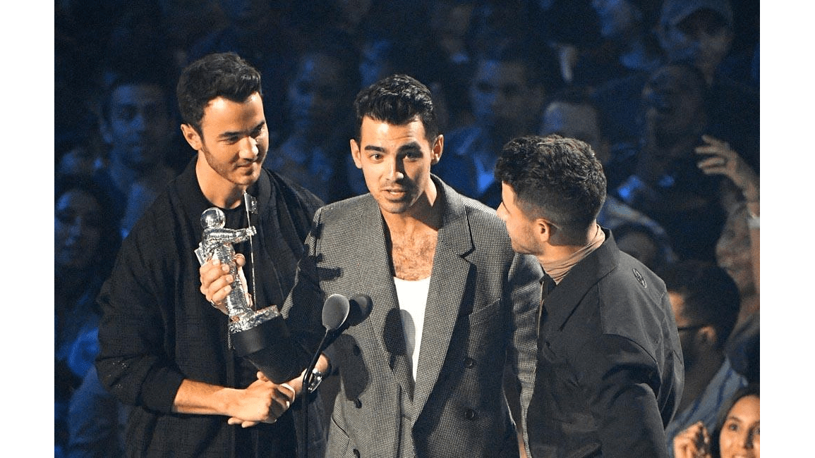 Jonas Brothers make triumphant return to MTV VMAs after 11 years - 8days