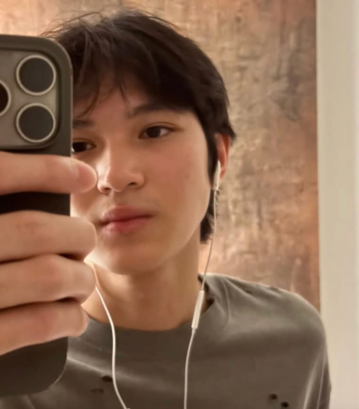 18-Yr-Old Son Of Anita Yuen & Julian Cheung Finally Reveals His Face ...