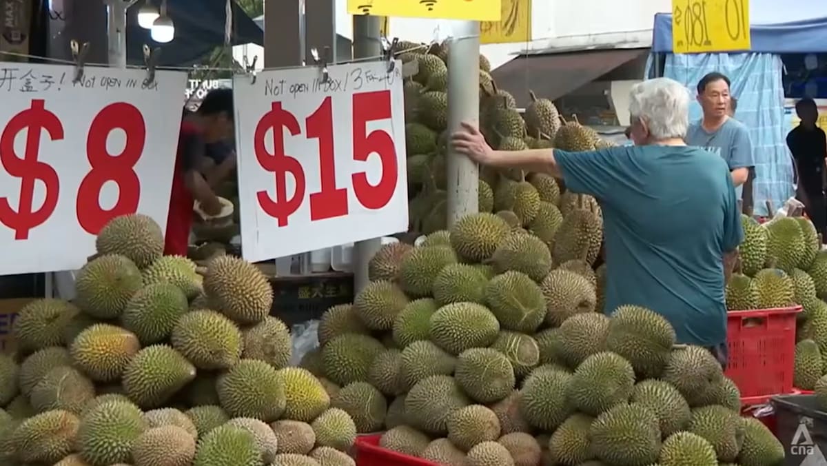 Bekalan durian mungkin berkurangan, mutu dijangka rendah akibat musim ...