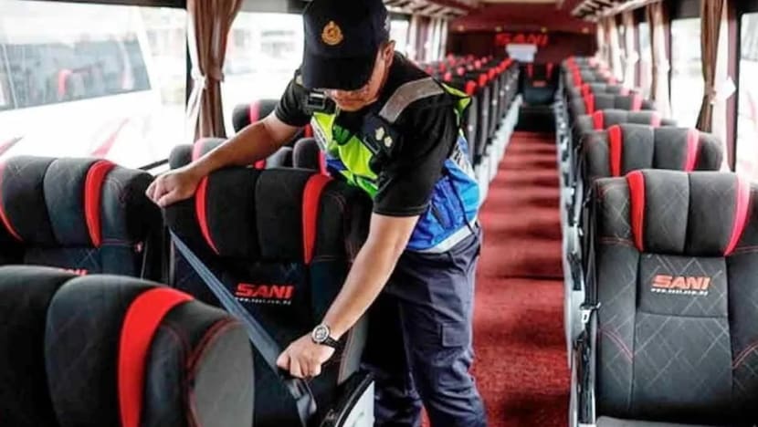 Pemandu, penumpang bas ekspres & persiaran Malaysia wajib pakai tali keledar mulai 1 Julai ...