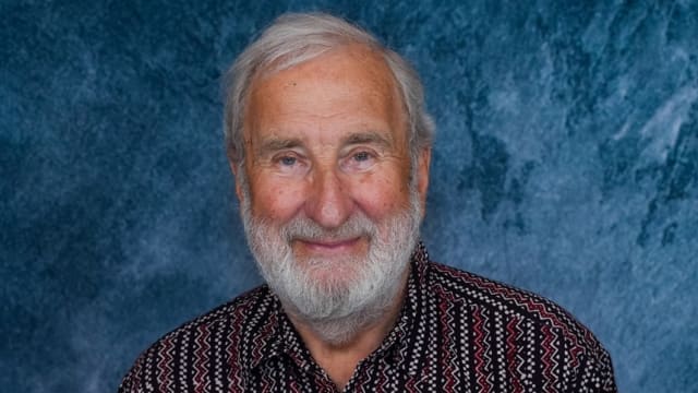 才刚庆祝90岁生日 英国传奇演员Christopher Benjamin离世 - vibes by 8world