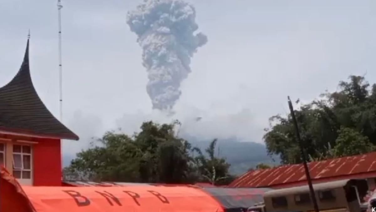 Gunung Marapi meletus; penduduk dinasihat supaya berwaspada - BERITA ...