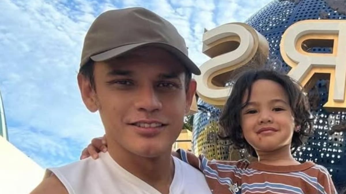 KRU singer recovers phone he lost at Universal Studios Singapore ...