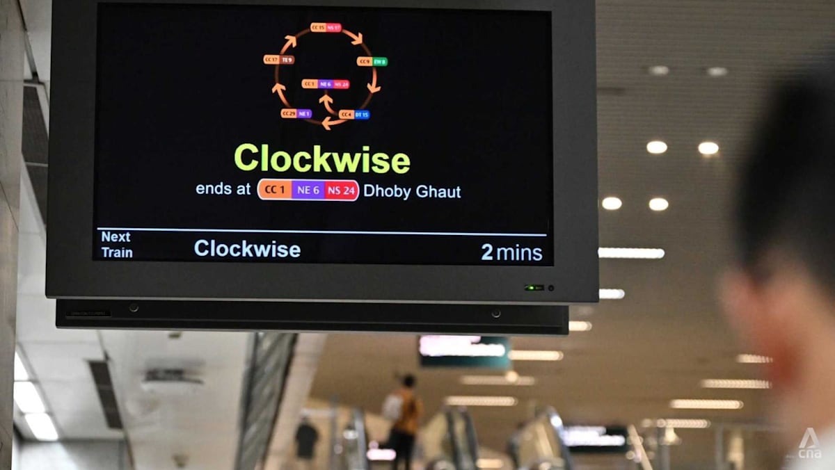 Circle Line to show clockwise, anticlockwise directions when full loop ...