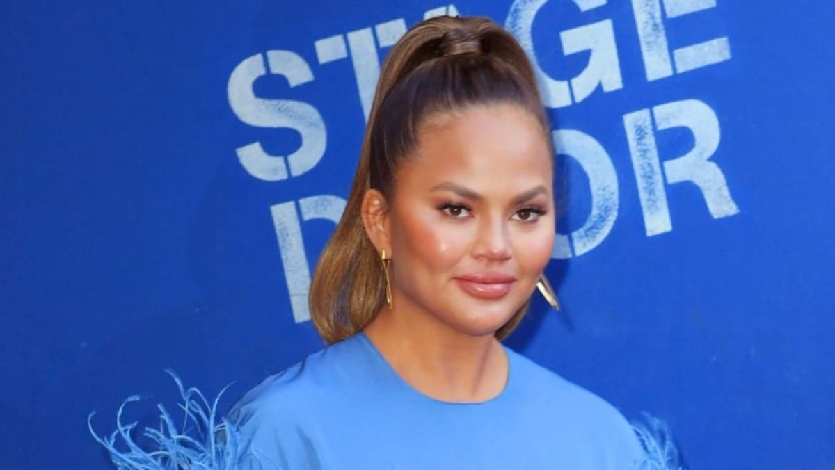 Chrissy Teigen Takes Social Media Break Following Feud With Food Writer ...