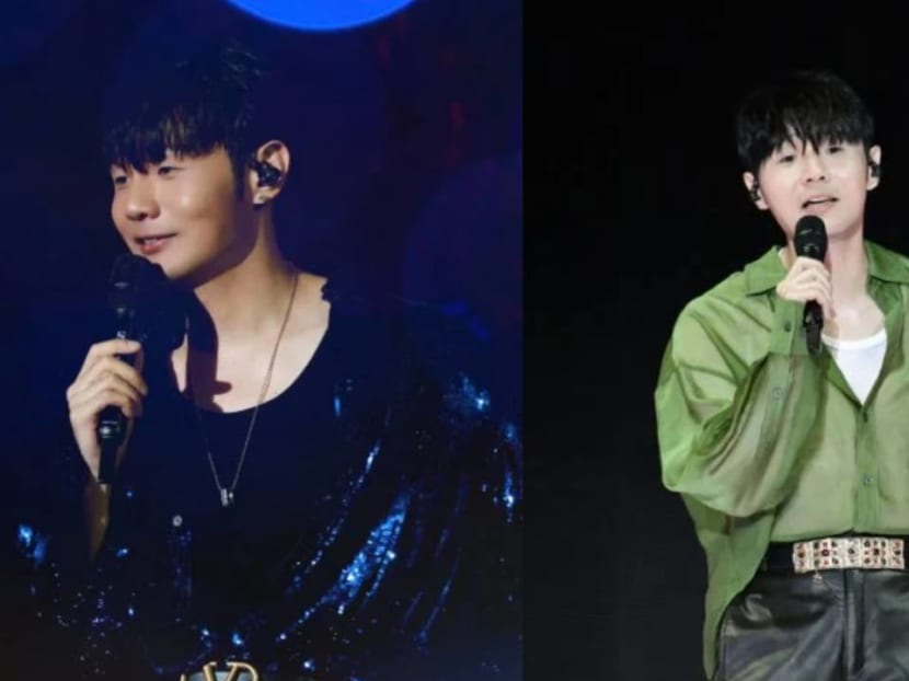 Mosquito flies into Li Ronghao’s mouth during concert, he swallows it ...