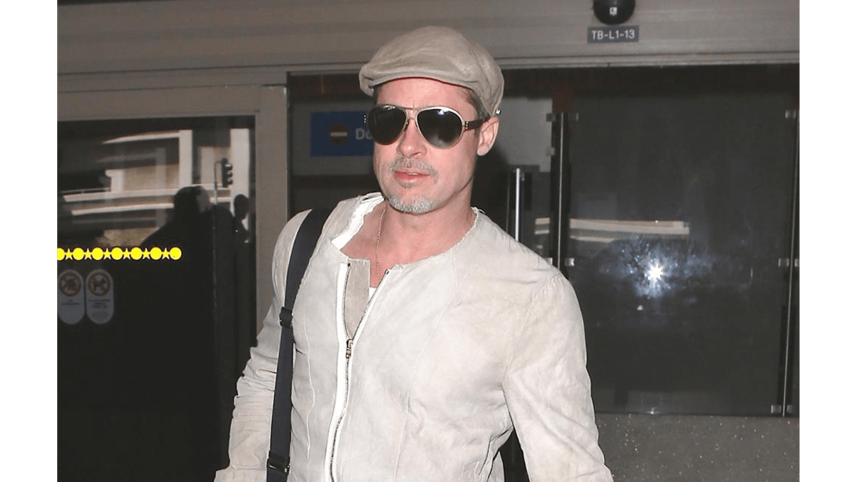 Brad Pitt praises Sunday Service - 8days