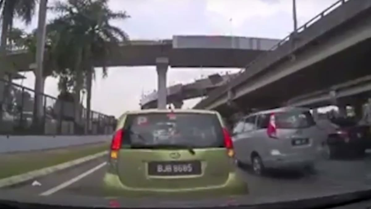 Insiden buli di jalan raya yang tular cetus kemarahan orang ramai ...