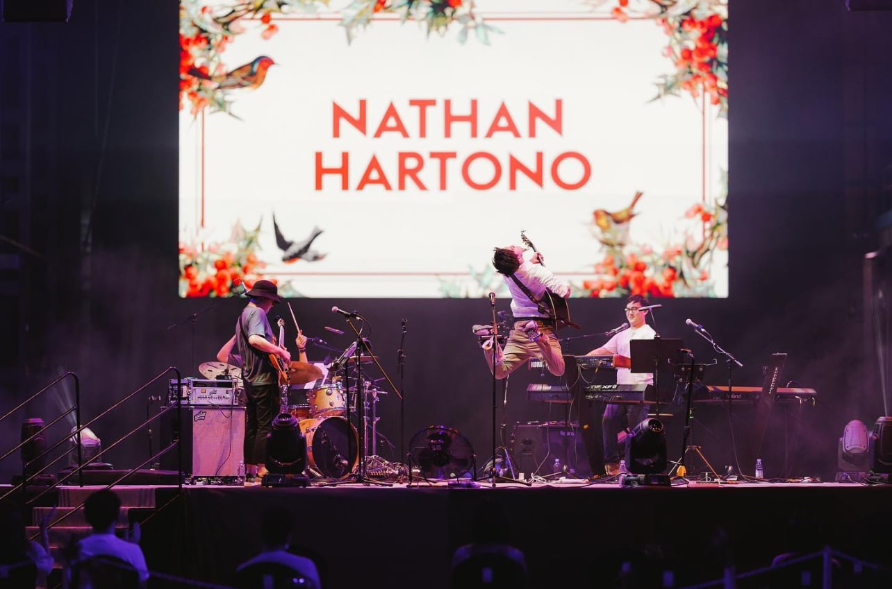Nathan Hartono Performed His First Show In 10 Months With His Zipper ...