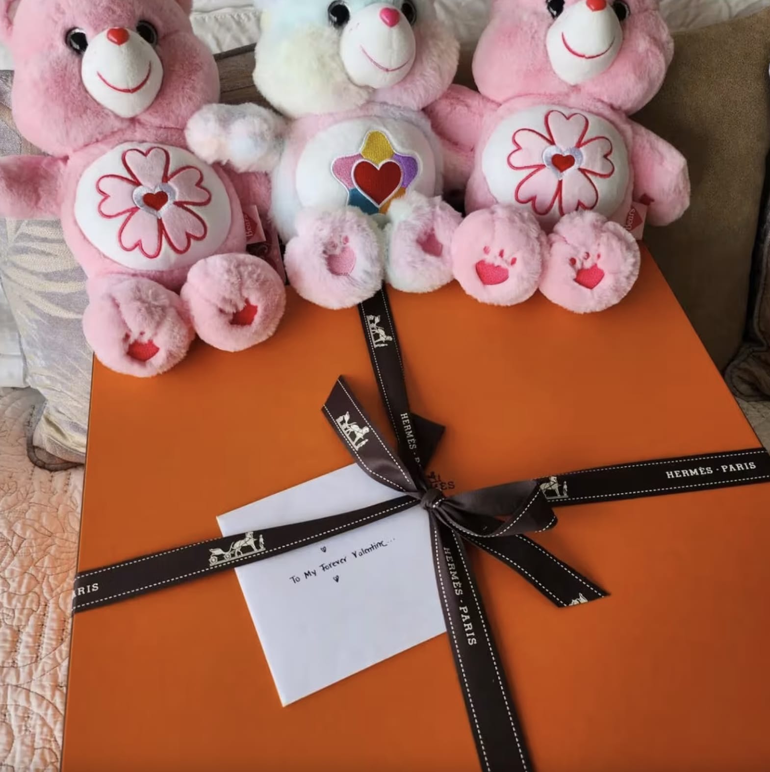 Moses Chan Seen Buying Dior Bag for Wife Aimee Chan - 8days