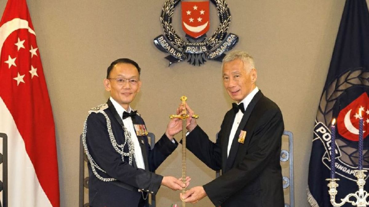 PM Lee dianugerahi Pedang Temasek sebagai tanda penghargaan atas sumbangannya kepada Singapura ...