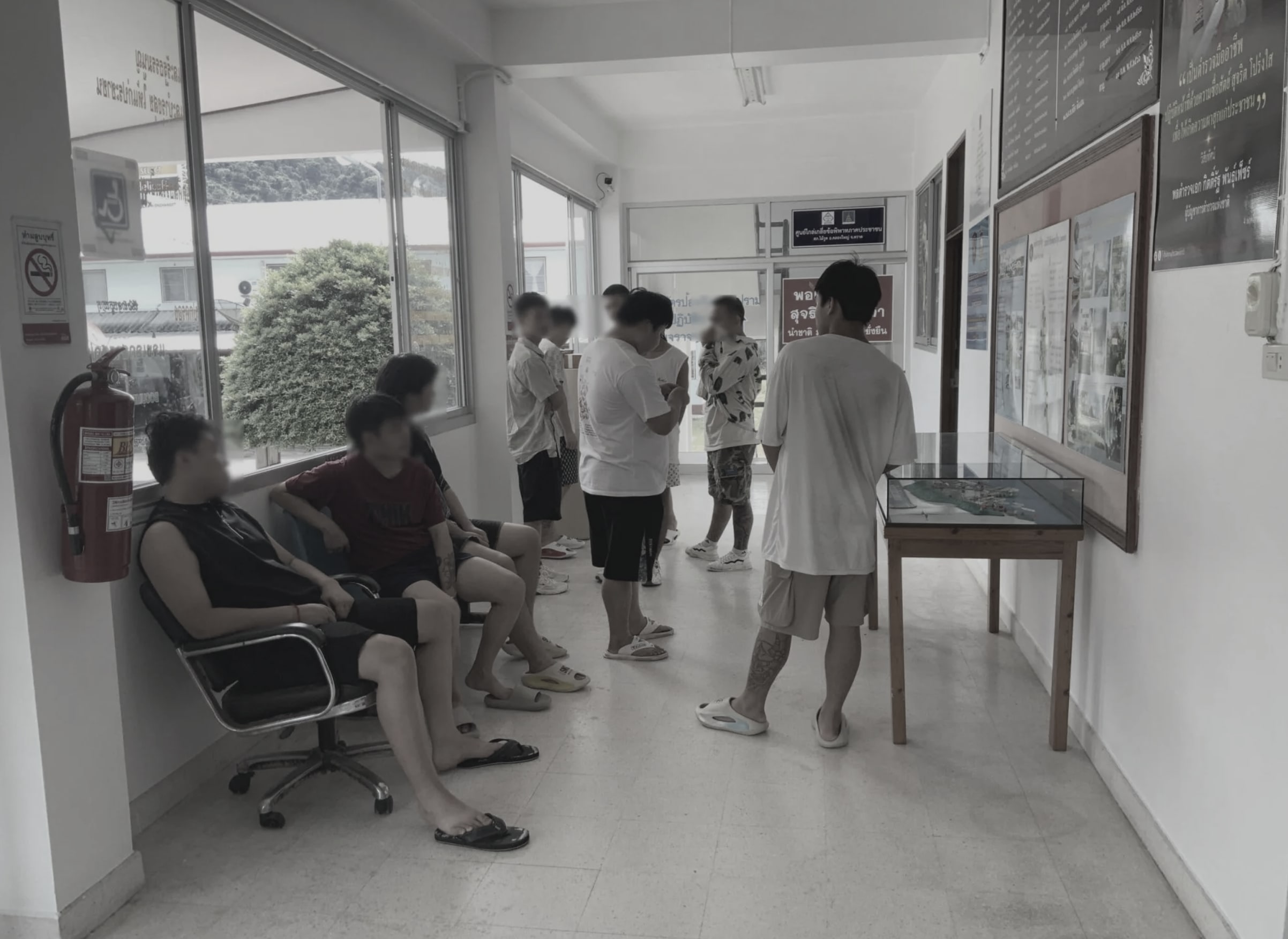 中国帮疑逃出KK园区潜入泰国 泰警现场起获大量手机 - 8world