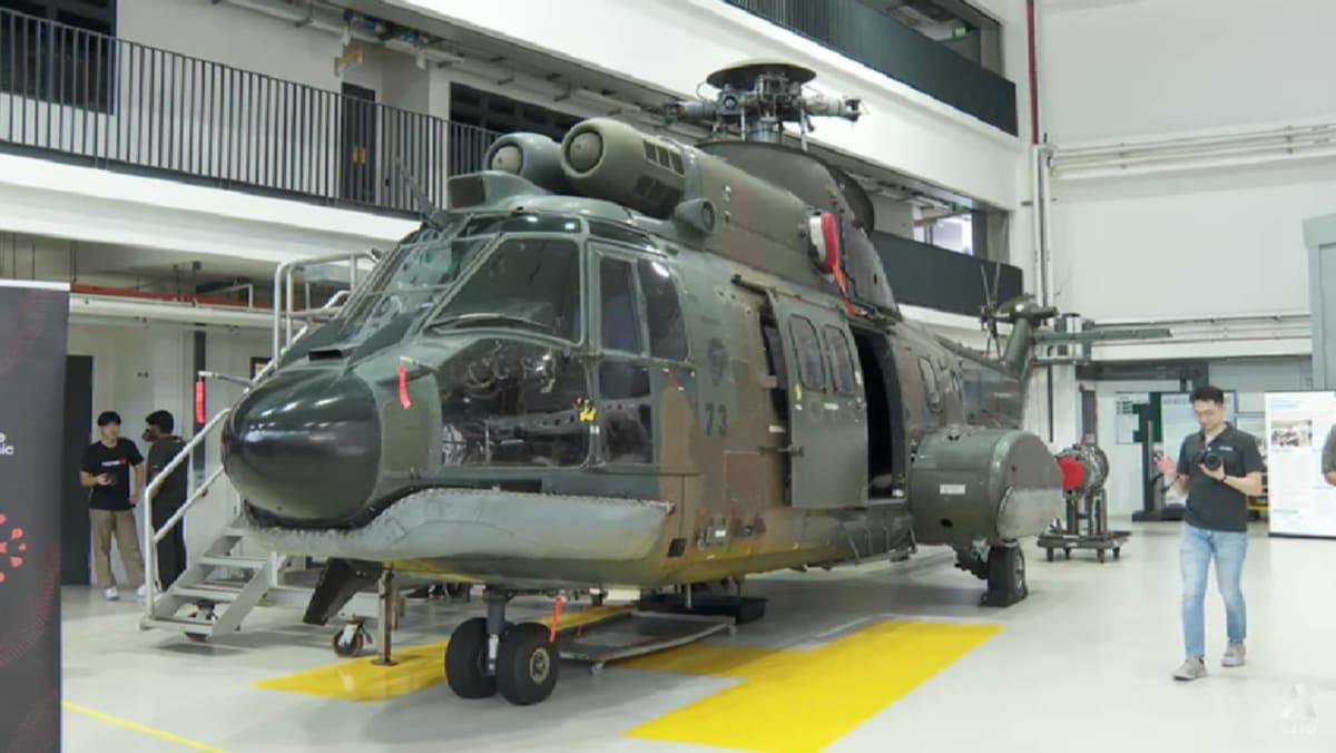 Singapore Polytechnic students get hands-on learning opportunities with Super Puma helicopter - CNA