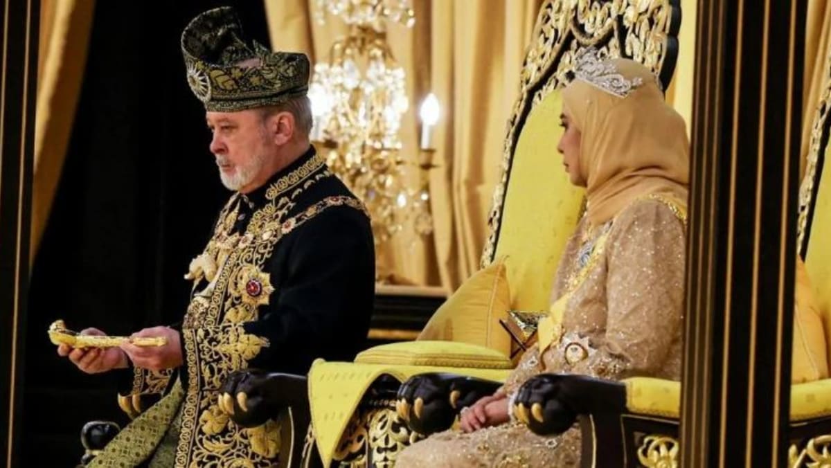 Sultan Ibrahim selamat ditabal sebagai Yang di-Pertuan Agong ke-17 dalam suasana penuh istiadat ...